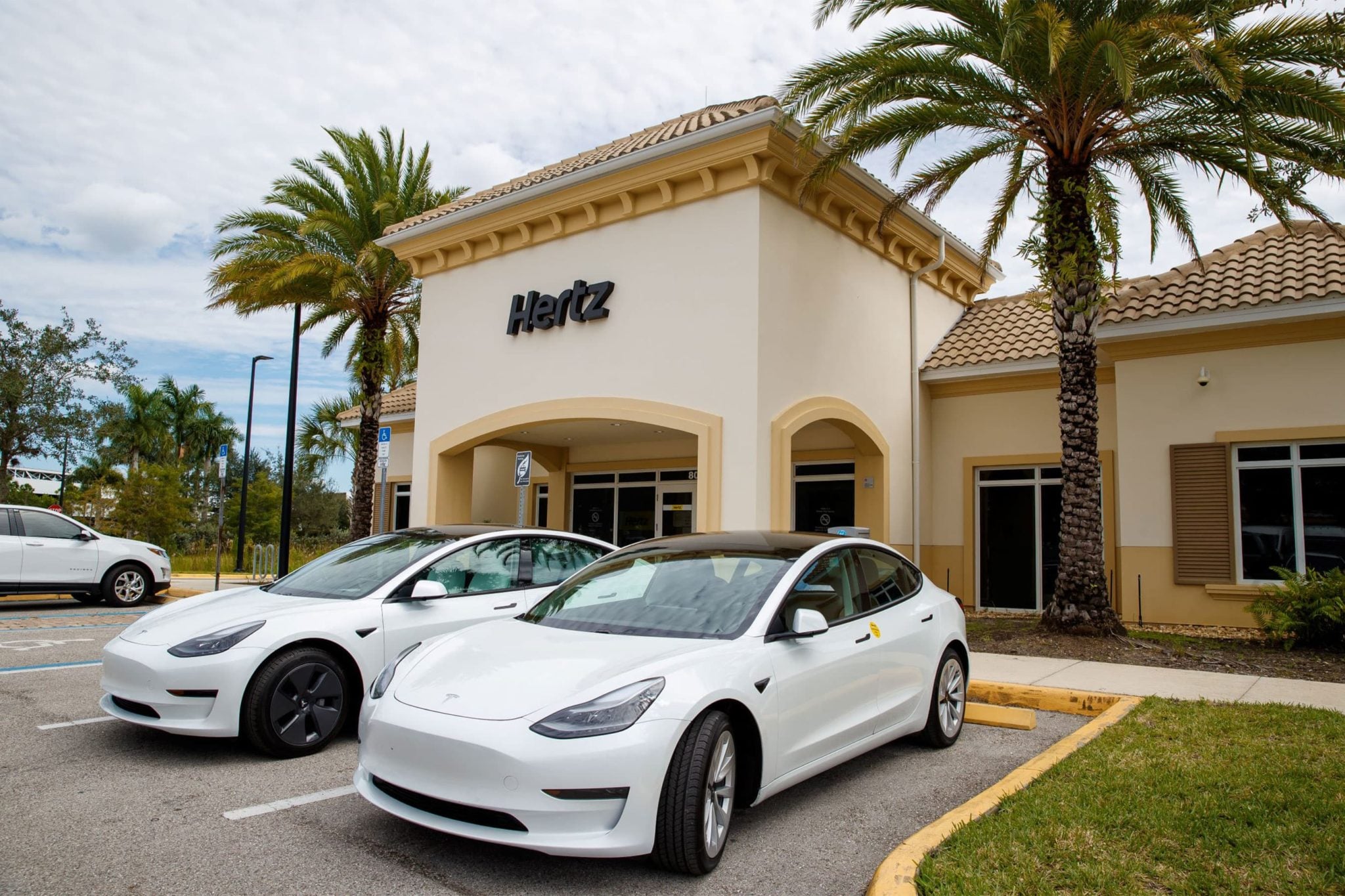 Hertz shareholders increase public stock offering, raise $1.3 billion ...